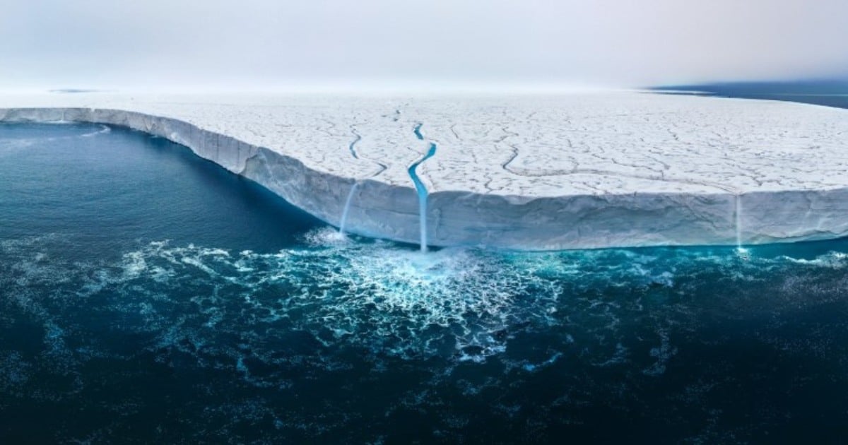 Striking Photo of Melting Ice Cap Wins Nature Photography Awards