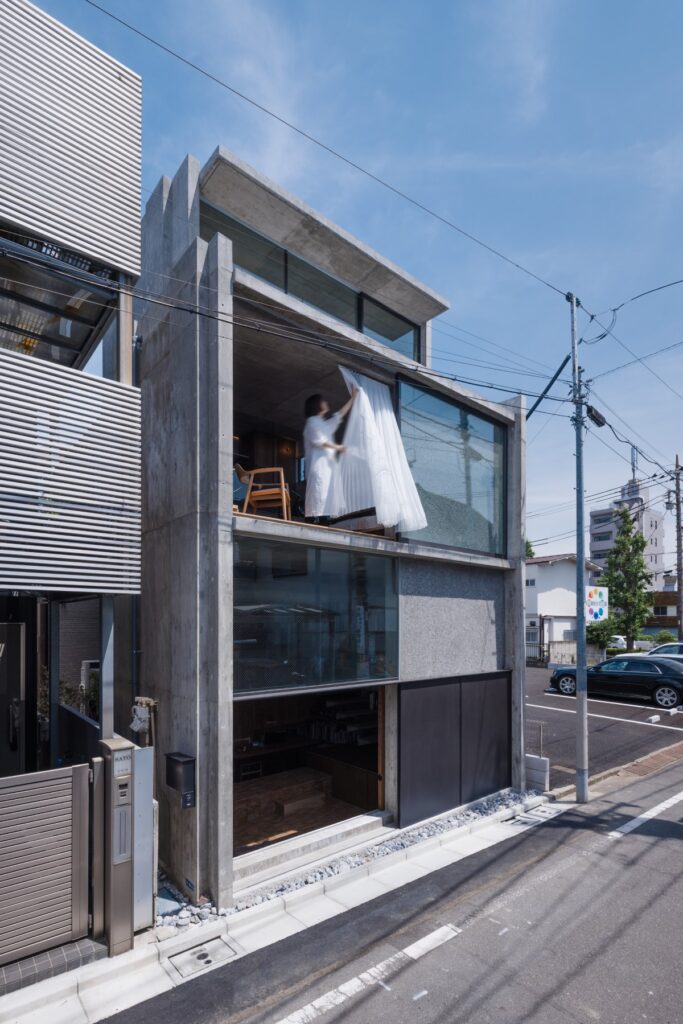 Brilliant Design Transforms Small Tokyo Apartment Into Spacious ...