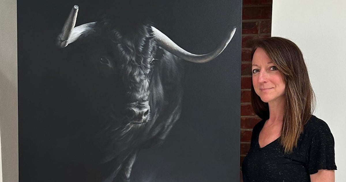 Artist Masterfully Captures a Bull in Hyperrealistic Painting