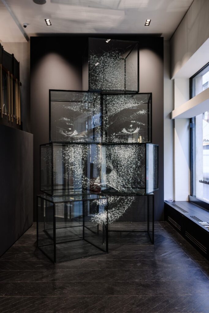 Artist “Draws” Stunning Portraits by Steadily Cracking Glass | My ...