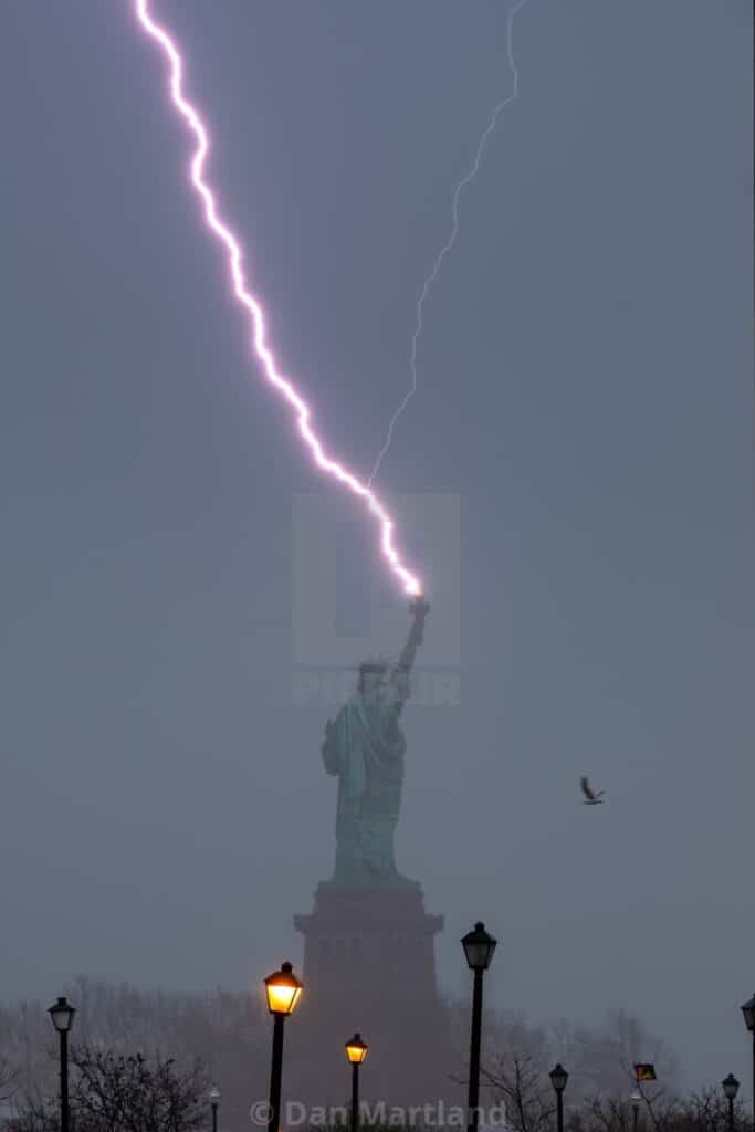 Photographer Captures Moment When Lightning Strikes the Statue of Liberty
