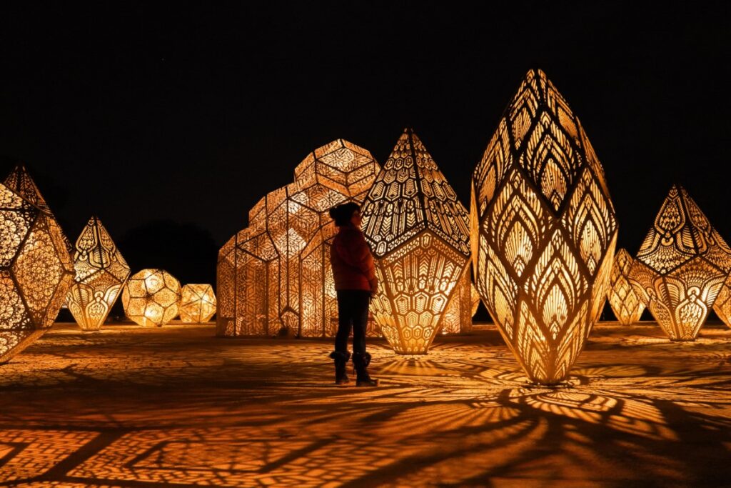 HYBYCOZO’s Largest Ever Geometric Light Installation Opens at Sensorio in California | My Modern Met