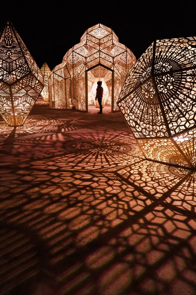 HYBYCOZO’s Largest Ever Geometric Light Installation Opens at Sensorio in California | My Modern Met