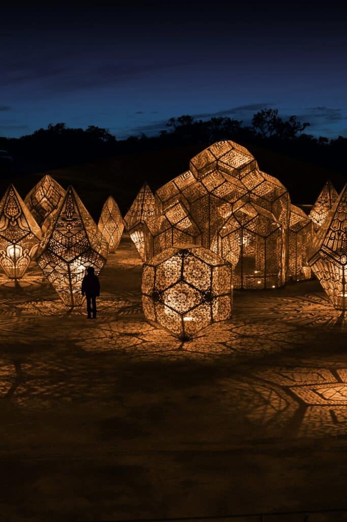 HYBYCOZO’s Largest Ever Geometric Light Installation Opens at Sensorio in California | My Modern Met
