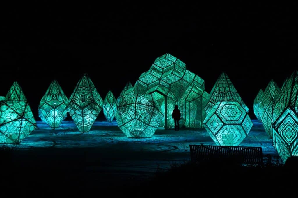 HYBYCOZO’s Largest Ever Geometric Light Installation Opens at Sensorio in California | My Modern Met