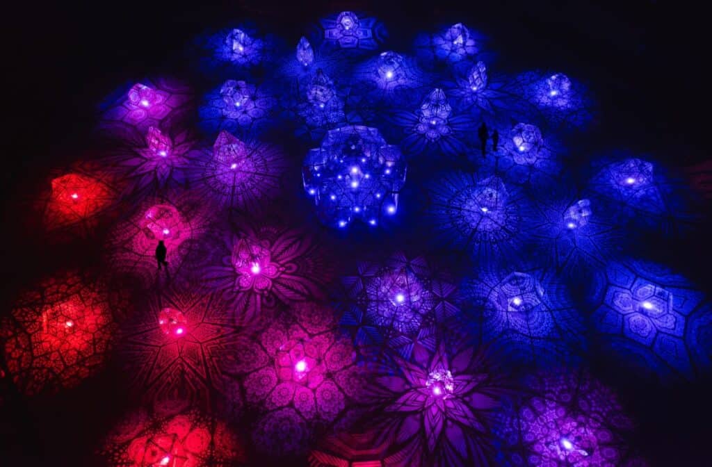 HYBYCOZO’s Largest Ever Geometric Light Installation Opens at Sensorio ...