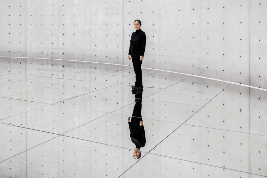 Artist Uses Mirrors To Create Transformative Installation in Paris | My ...