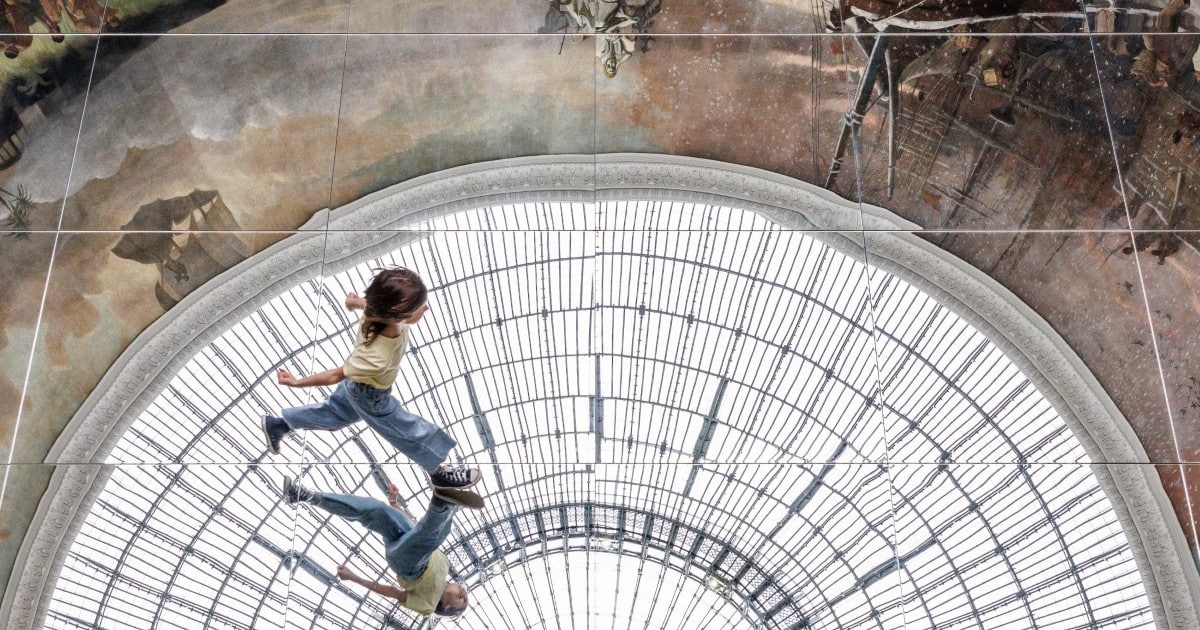 Kimsooja Uses Mirrors to Transform Paris' Bourse de Commerce