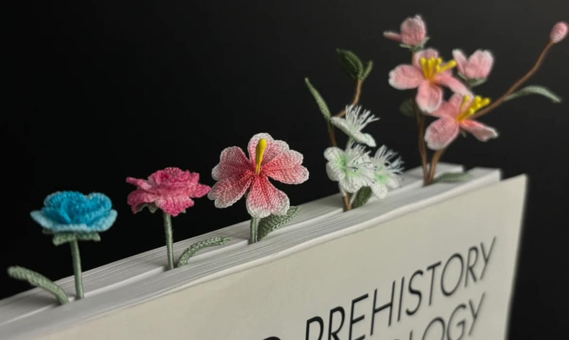 Hypnotic 3D Canvas Sculptures Play with Vibrant Colors and Swirling ...