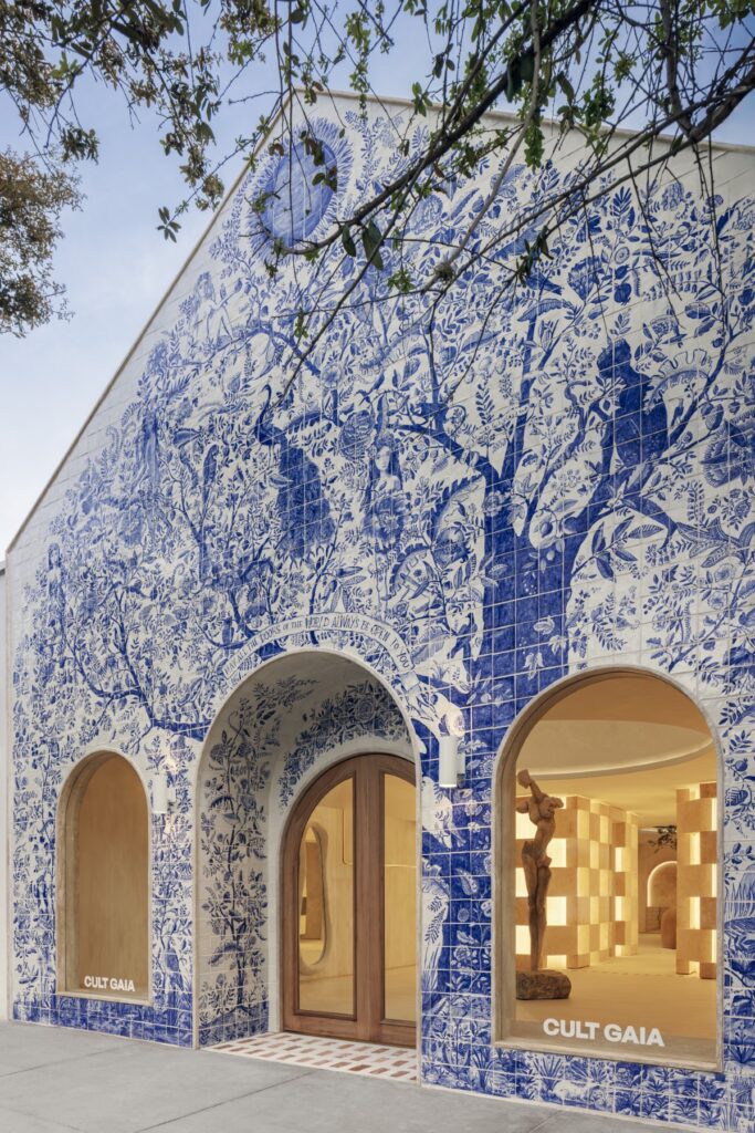 1,800 Hand-Painted Ceramic Tiles Transform Miami Boutique Exterior