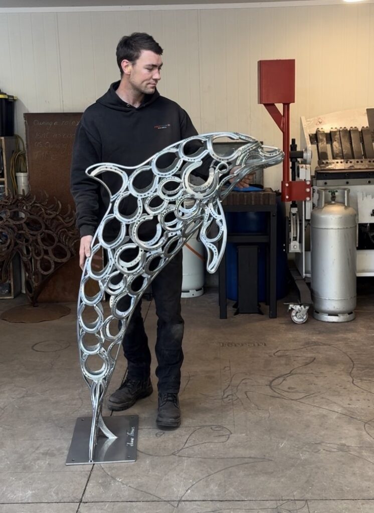 Artist Transforms Discarded Horseshoes Into Dynamic Animal Sculptures | My Modern Met