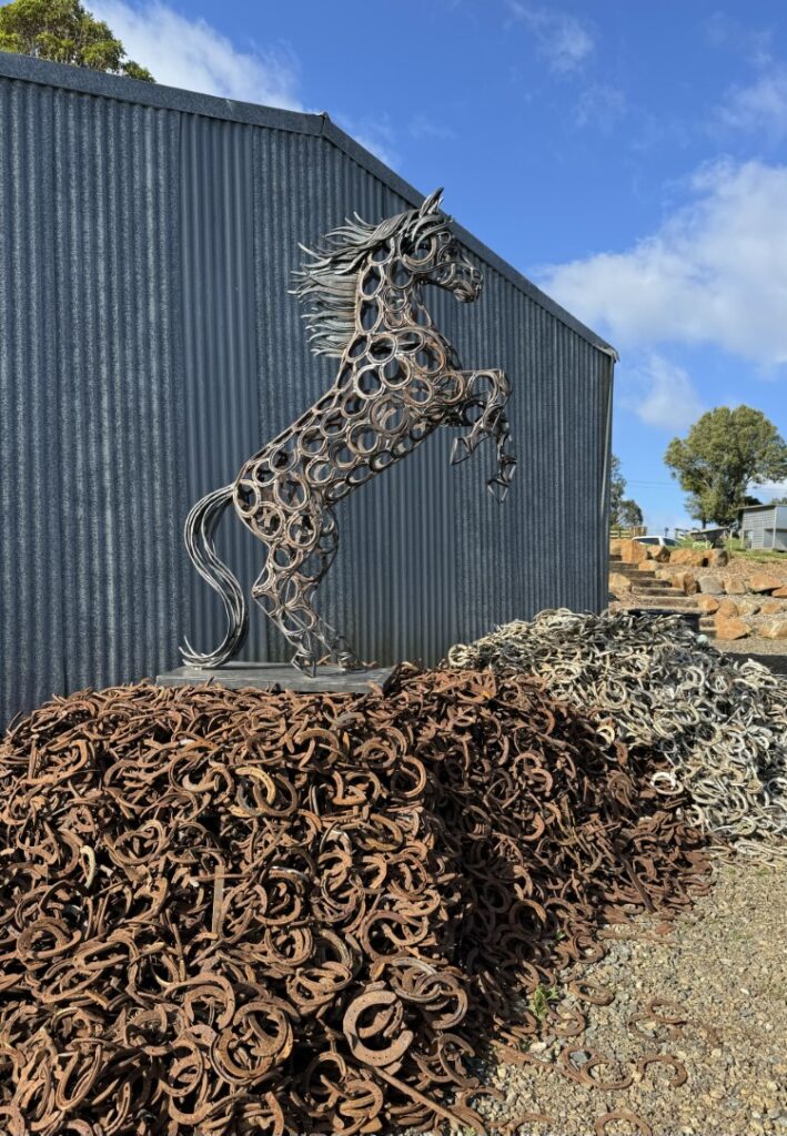 Artist Transforms Discarded Horseshoes Into Dynamic Animal Sculptures ...