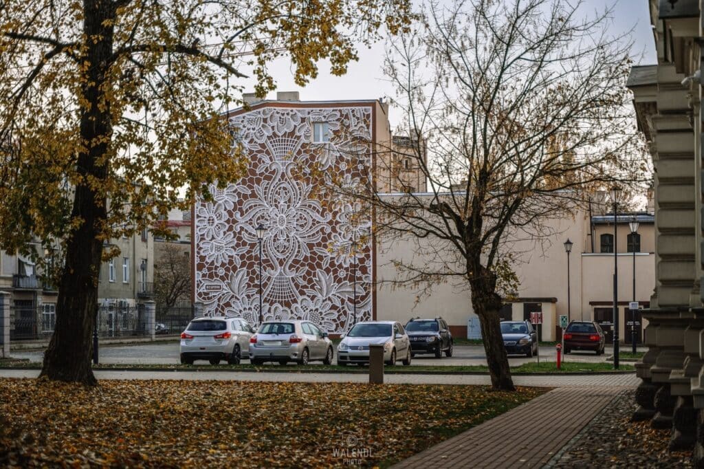 Incredible Mural in Łódź Celebrates City's Textile Industry