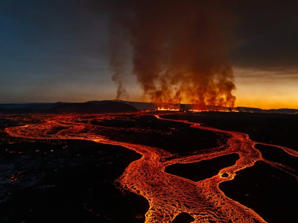 Photographer Captures Intensity of Iceland's Recent Volcanic Eruption