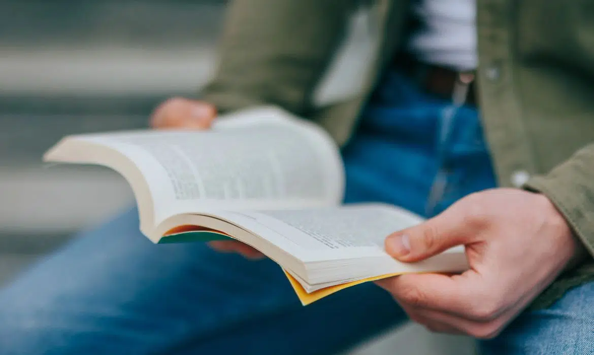Inuit Mother and Daughter Show What an "Eskimo Kiss" Really Looks Like