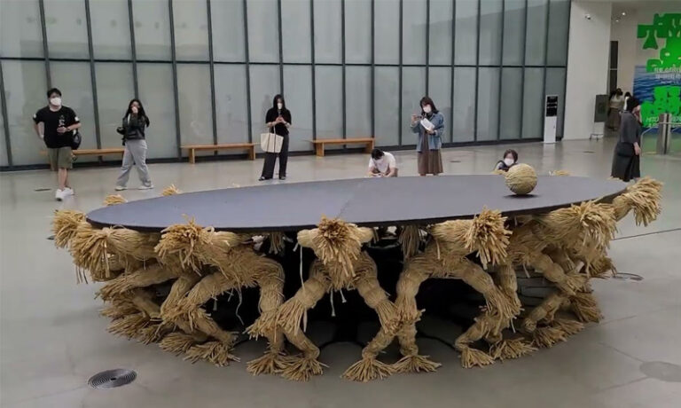 Kinetic Sculpture Has Headless Straw Figures Trying to Get a Head