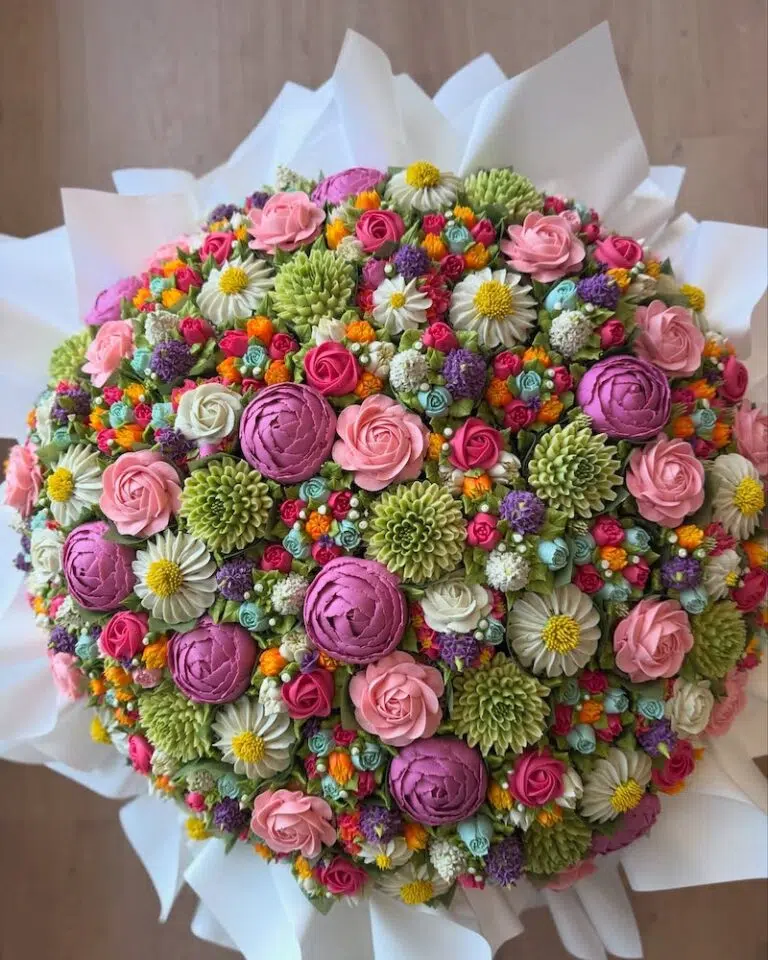 Baker Turns Cupcakes Into Stunning Floral Bouquets You Can Eat