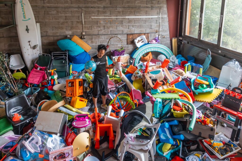 20-Foot-Tall Remix ‘The Thinker’ Surrounded by Trash Pushes UN Leaders ...