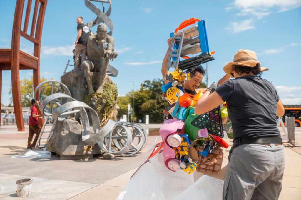 20-Foot-Tall Remix ‘The Thinker’ Surrounded by Trash Pushes UN Leaders ...