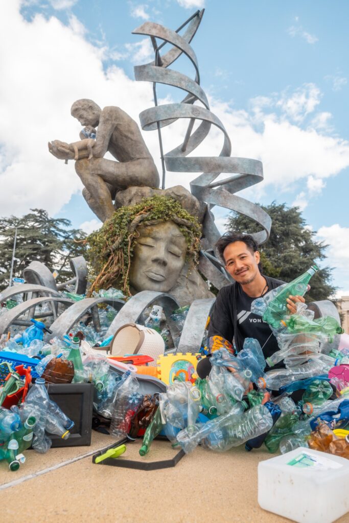 20-Foot-Tall Remix ‘The Thinker’ Surrounded by Trash Pushes UN Leaders ...