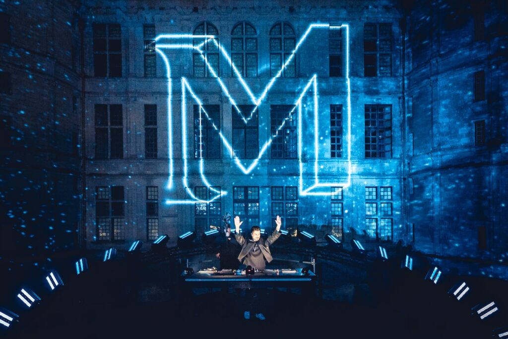 Michael Canitrot Drops Beats and Dazzles With Projection Mapping