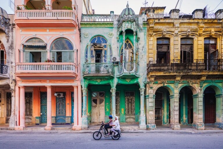 Photographer Captures Cuba’s Faded Colonial Buildings