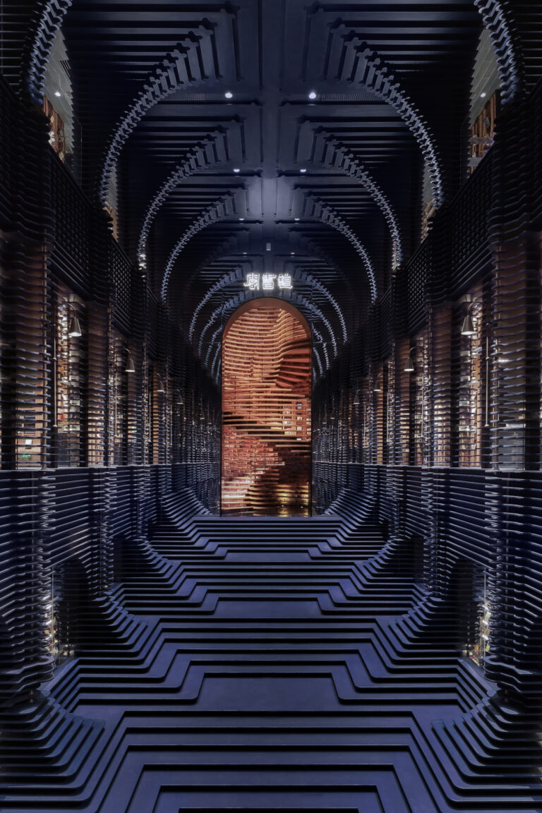 Soaring Bookstore in China Is a Multilayered Reading Temple