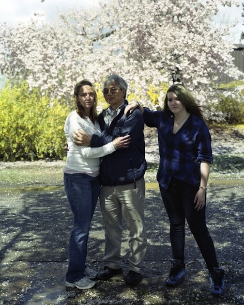 Touching Strangers (33 photos)