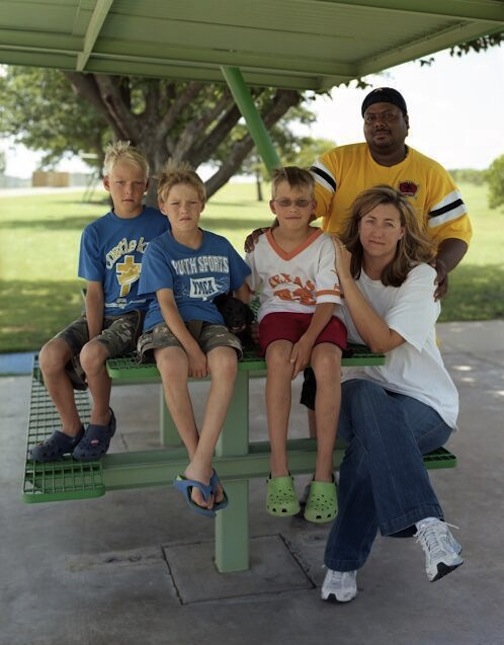 Touching Strangers (33 photos)