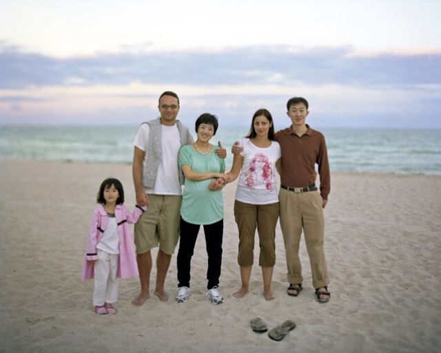 Touching Strangers (33 photos)